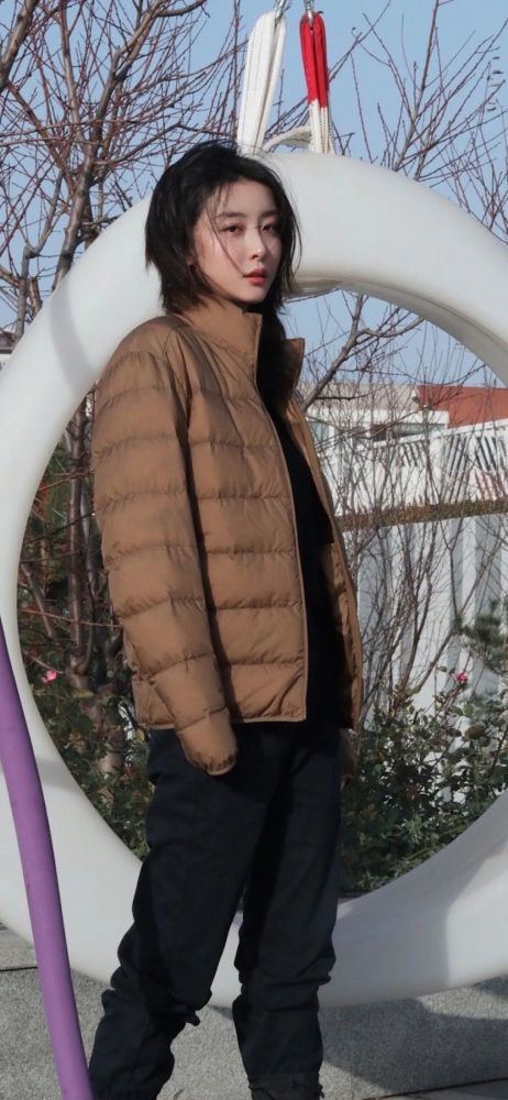 Zhao Xiaotang dresses up and does not lose her aura - iNEWS