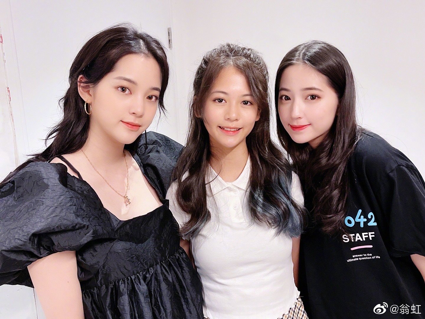 The three of Weng Hong's family made their first appearance in a gang ...