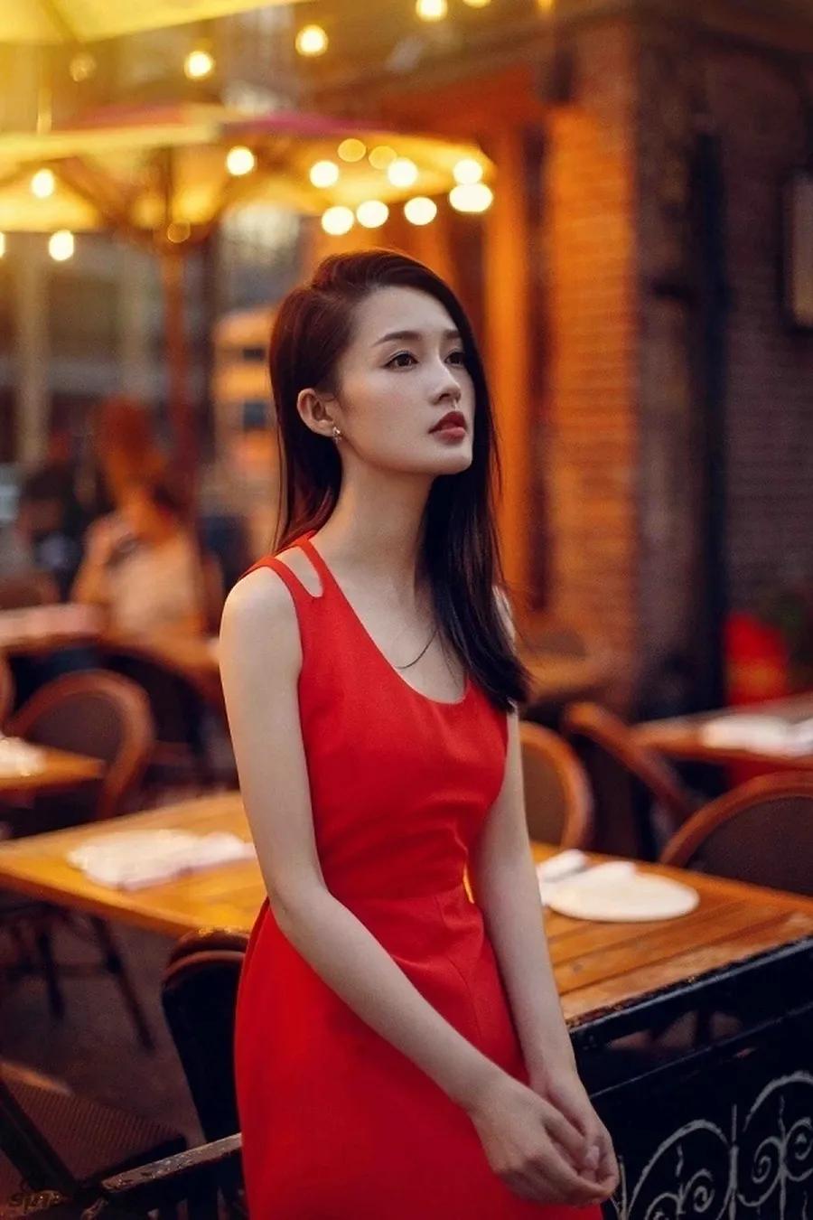 Beauty Photo Album (Li Qin, Zhao Lusi, Li Zhien) - iNEWS