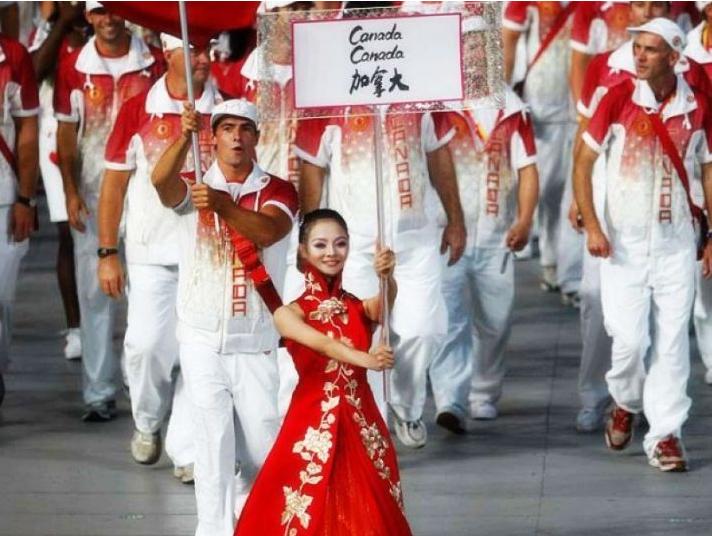 I have been on CCTV Spring Festival Gala three times, but she became ...