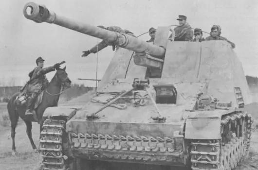 Old photos of World War II-Wrecked German tank - iNEWS