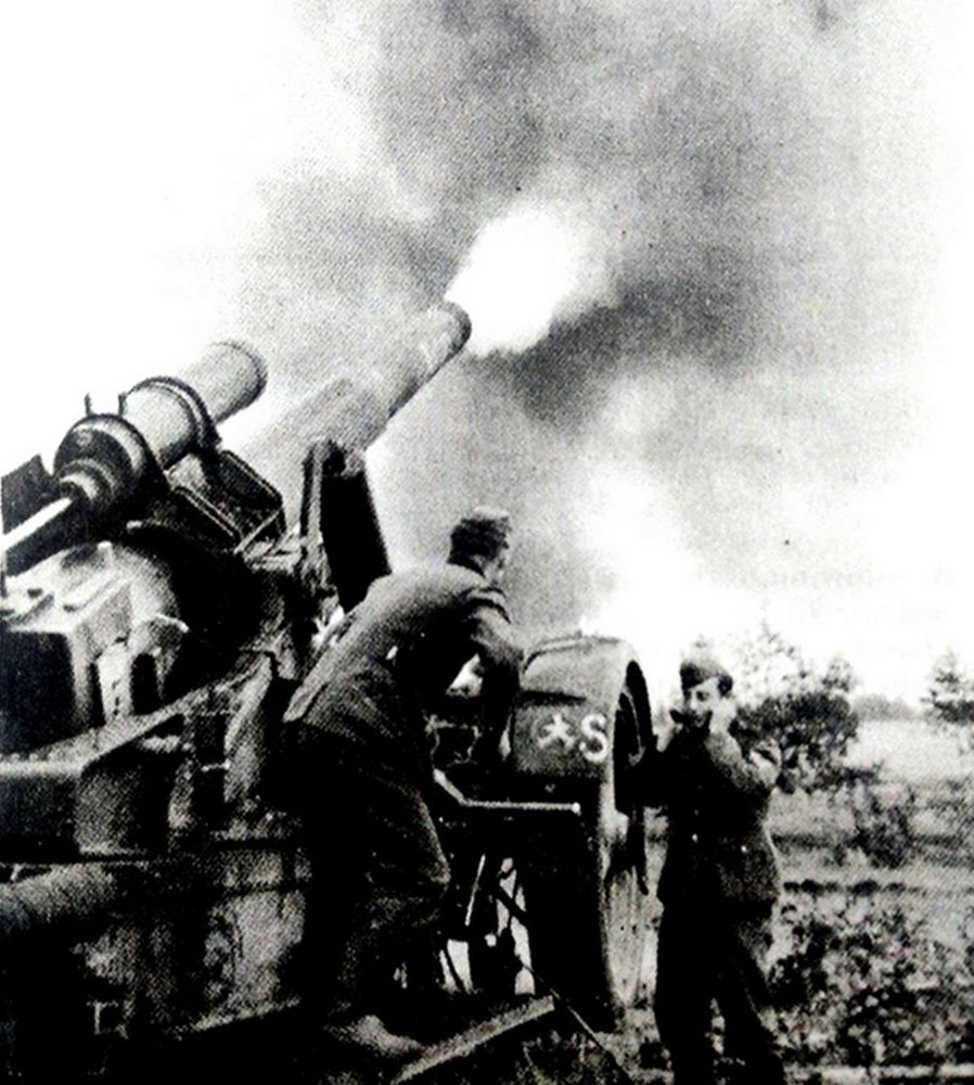 The 210mm Mörser 18 heavy mortar gun of the German artillery of World ...