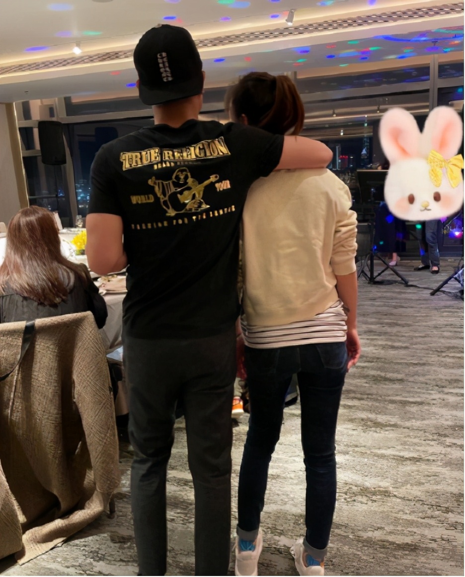 Netizens posted a photo with Huo Jianhua, Ruby Lin appeared without ...