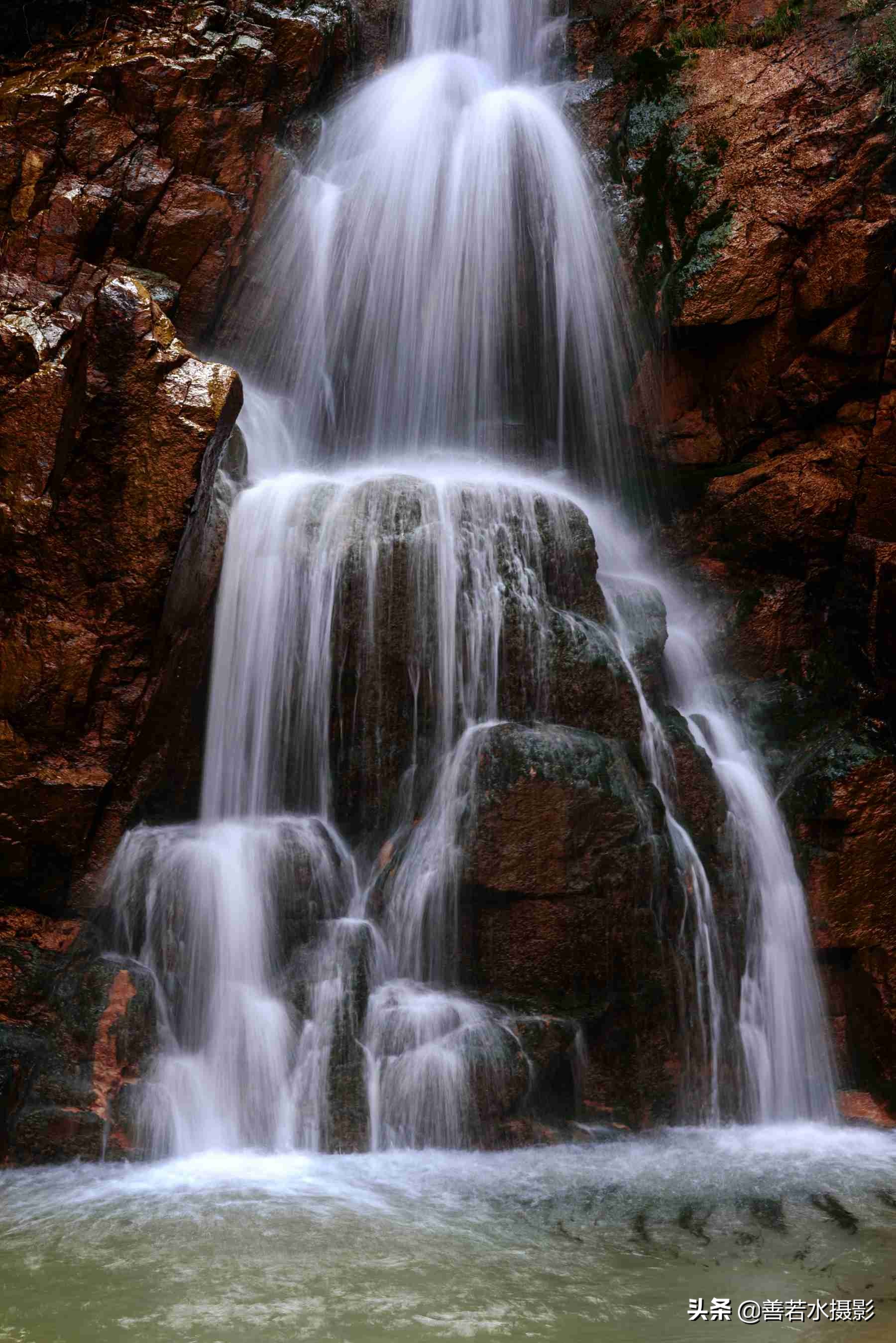 Five acres of poetic waterfall in Longxiang - iNEWS