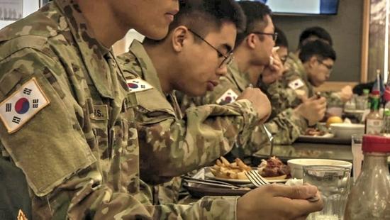 The curry expired and the eggs turned black. The Korean soldier took ...
