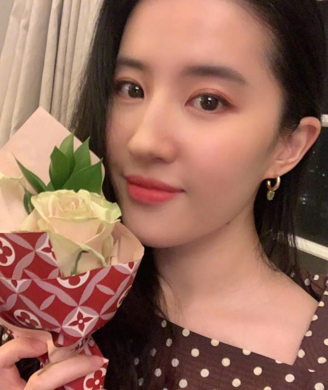Xiaoba, Huang Zikai, Liu Yifei, two princess, Zhang Xiaofei, Zhang Xin Cheng - iNEWS