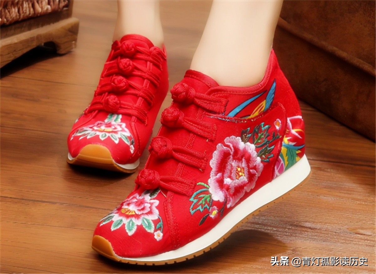 From the history of the development of ancient shoes, analyze what ...