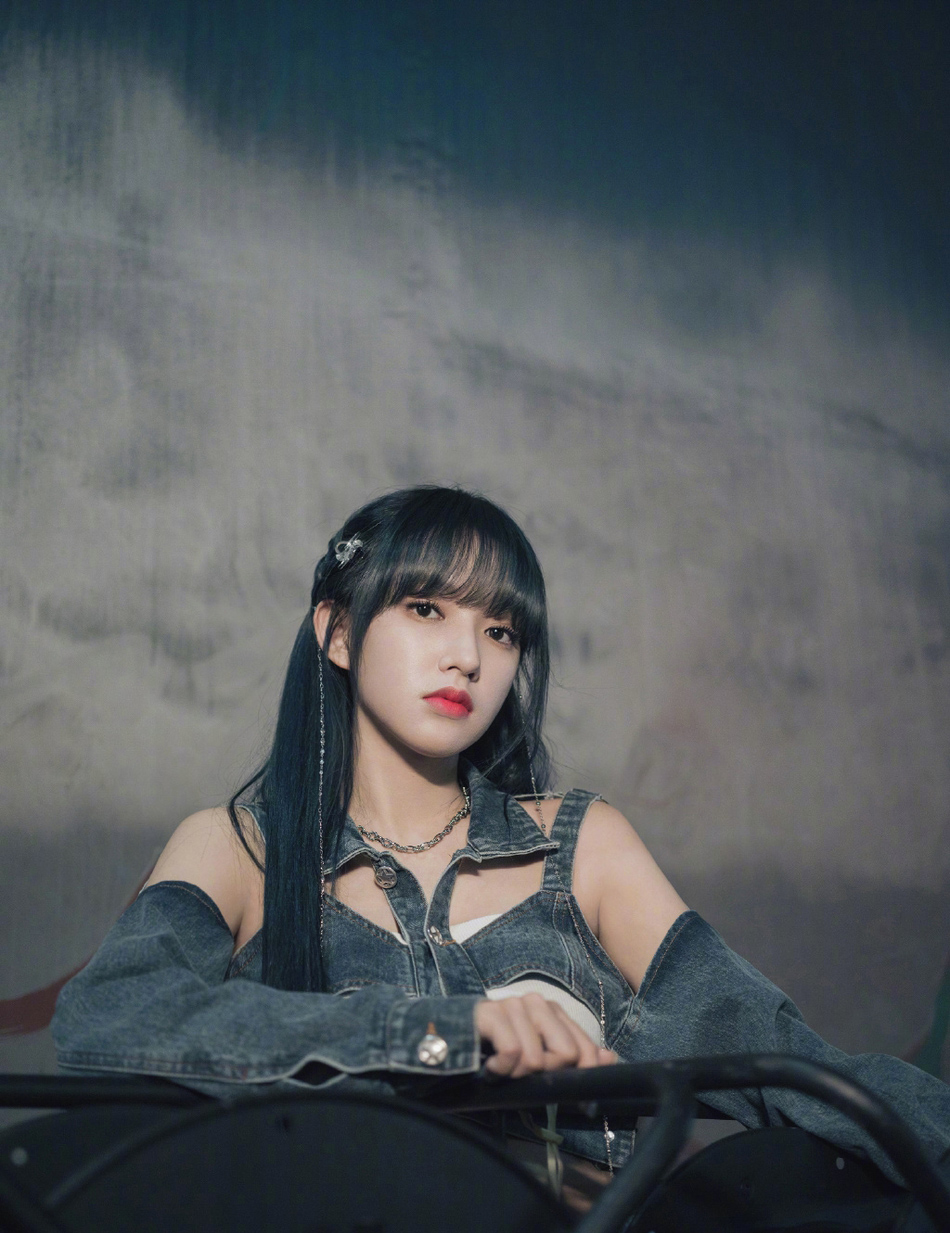 Cheng Xiao: A doll-like appearance, exuding her unique girlish charm ...