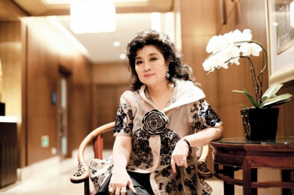 Xu Xiaofeng's early life: debuted at the age of 17, moved 13 times in ...
