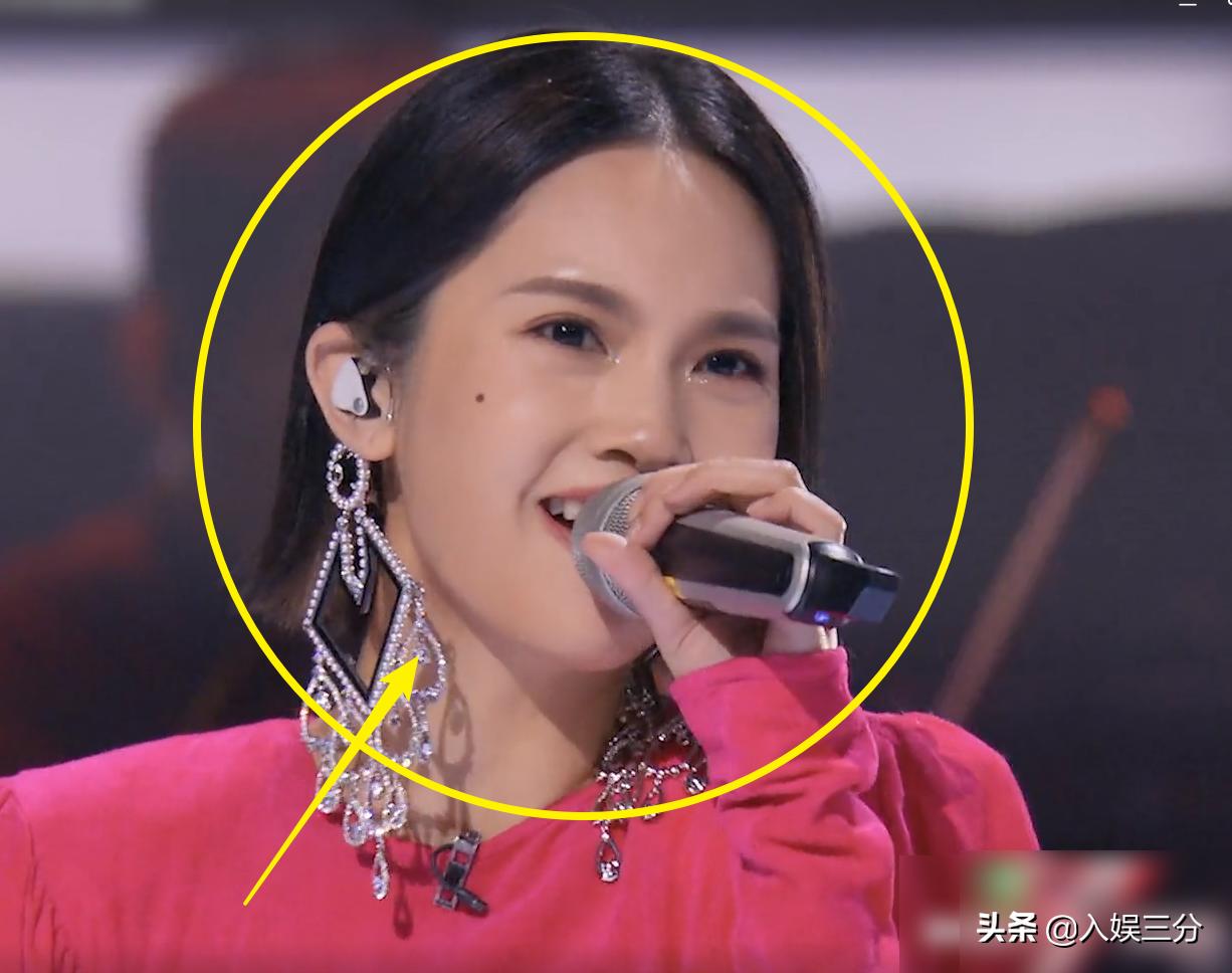 Raw Sister 2 Yang Yulin's ear is dropped on the stage, and then the ...