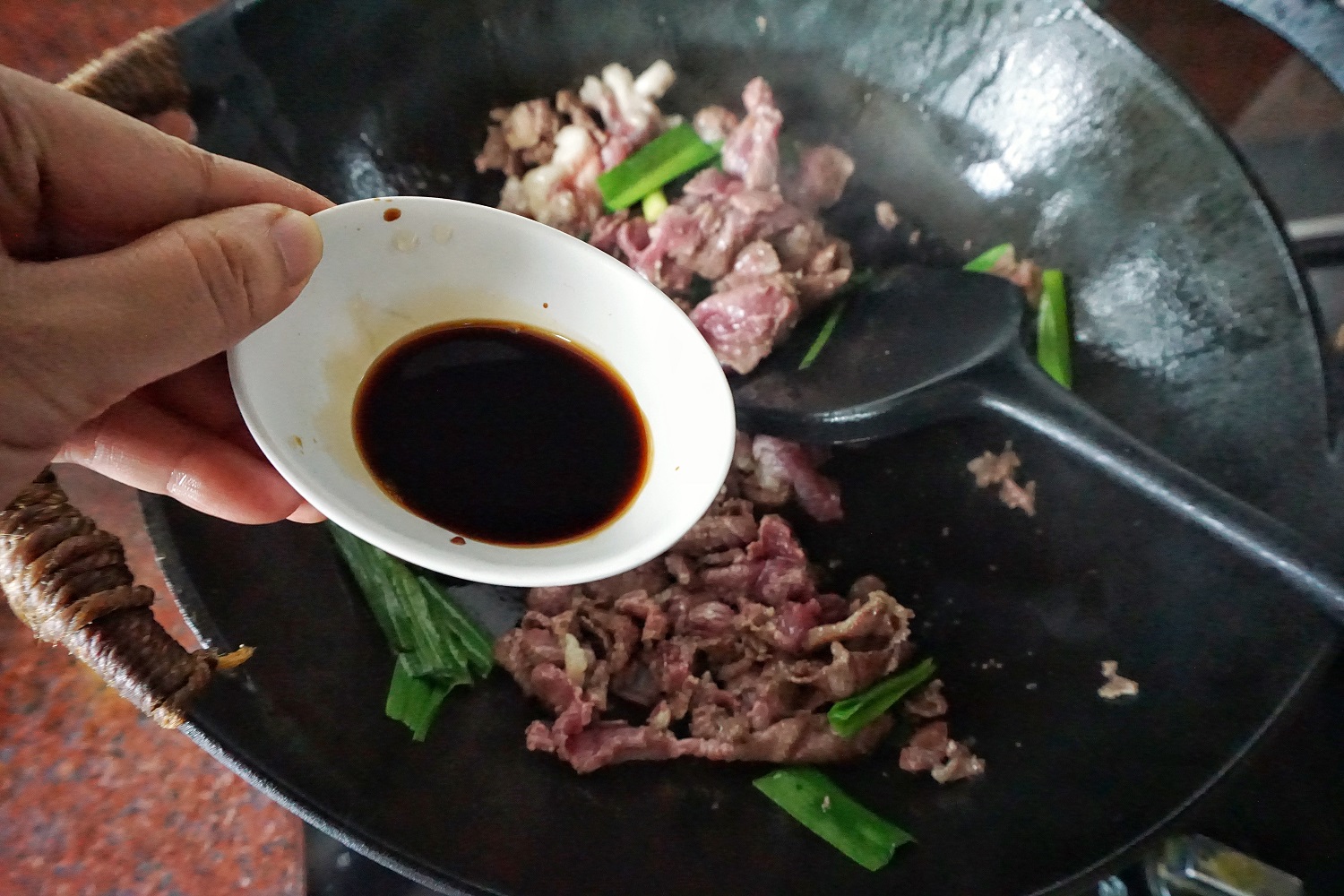 The most suitable dish in winter, stir-fried goat meat, nutritious and ...
