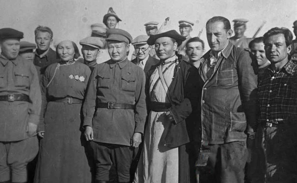 Mongolian Prime Minister Gendeng scolded Stalin and slapped him in ...