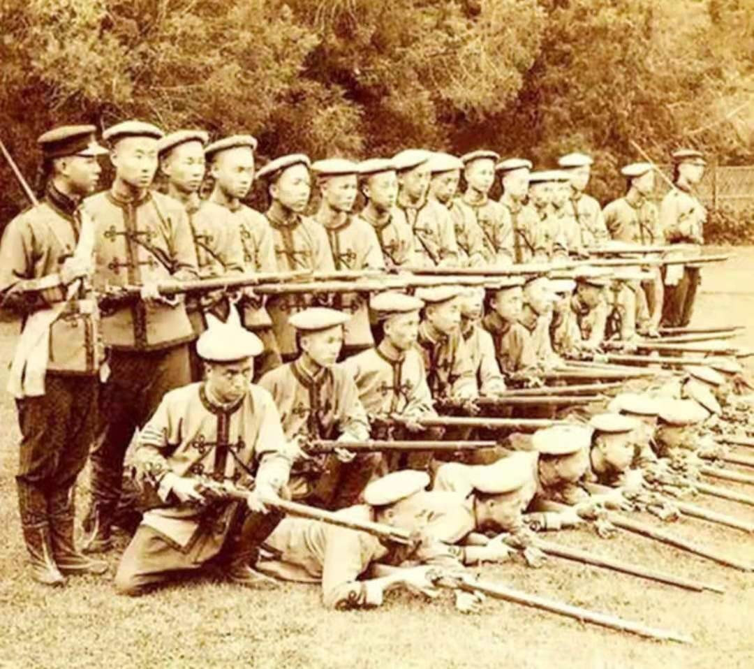 Secret: How many people are there in a brigade?What is the difference ...