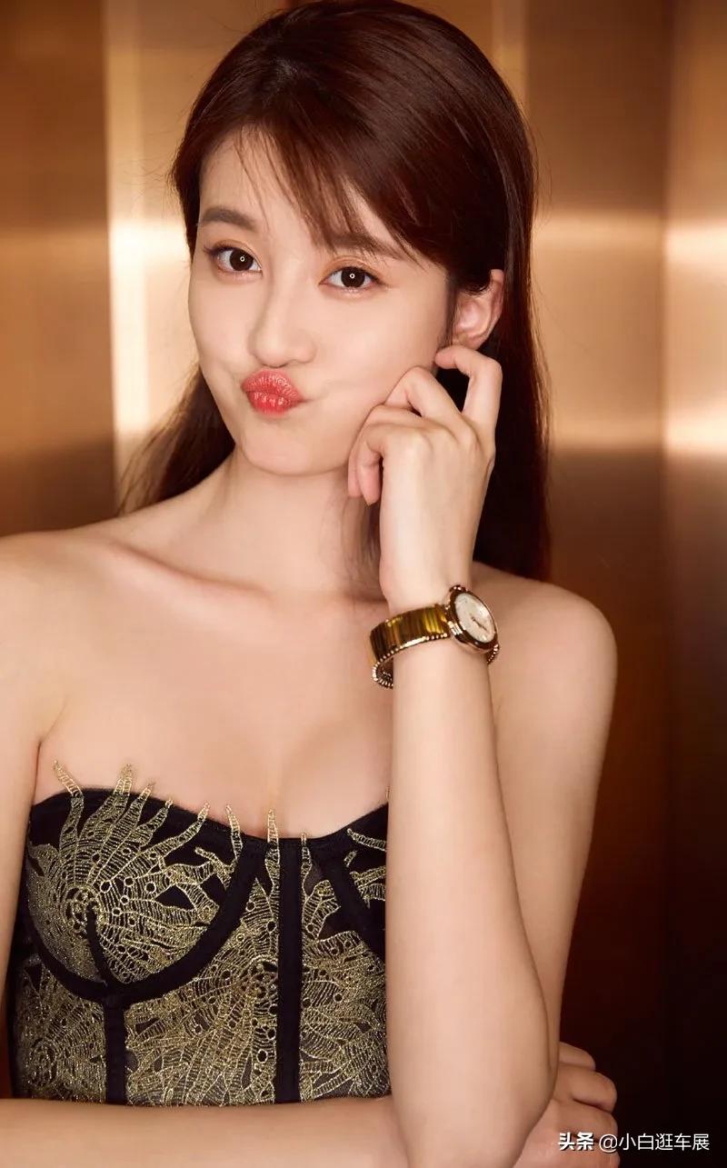 Beautiful actress Qiao Xin, first-class figure - iNEWS