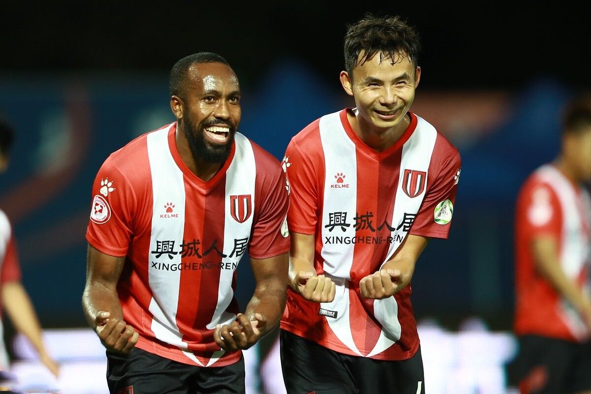 Chengdu Rongcheng Zhang Yinuo threw the ball into his own goal. Why do ...