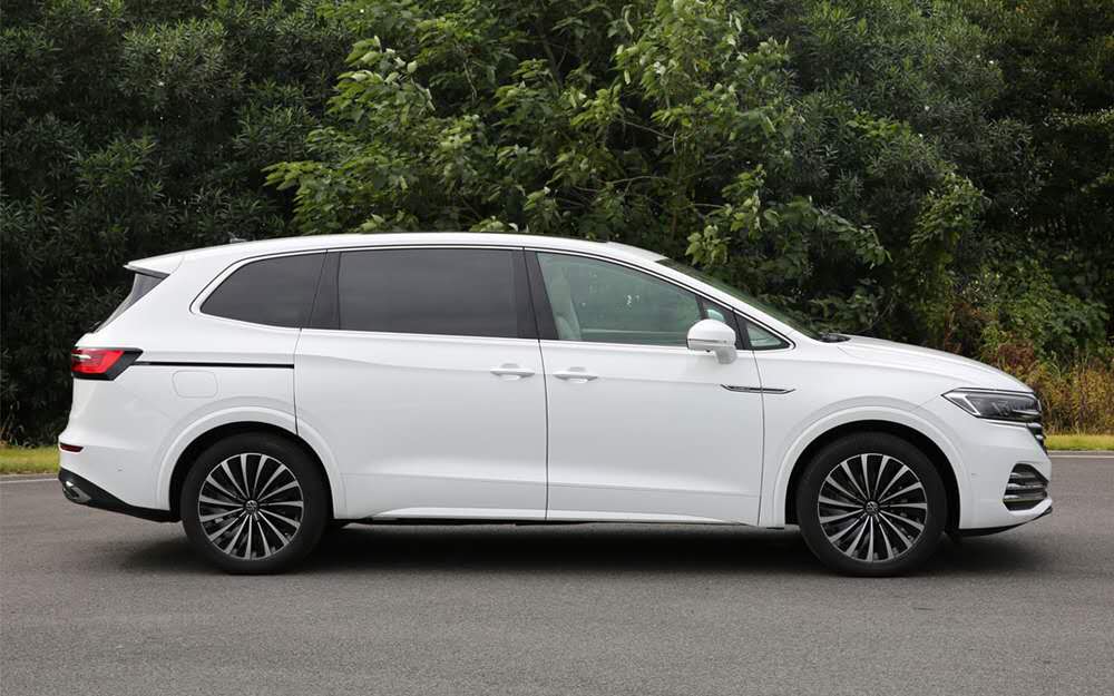 The new MPV of Volkswagen's MQB platform, four-wheeled independent ...