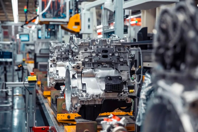 Mercedes-Benz C-class/M254 engine rolls off the assembly line with ...