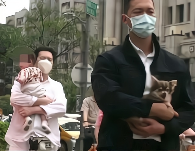 "Love Dog" hugs the bodyguard, granddaughter grandfather, Xiang ...