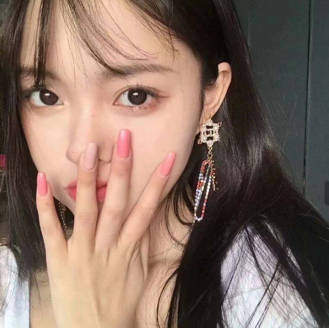 With these small features on the face, it looks more attractive, this ...