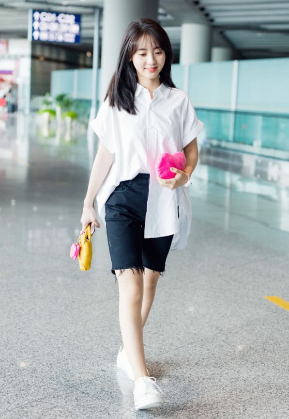 Xing Fei, who is only 157 in height, has been smashed by her dressing ...