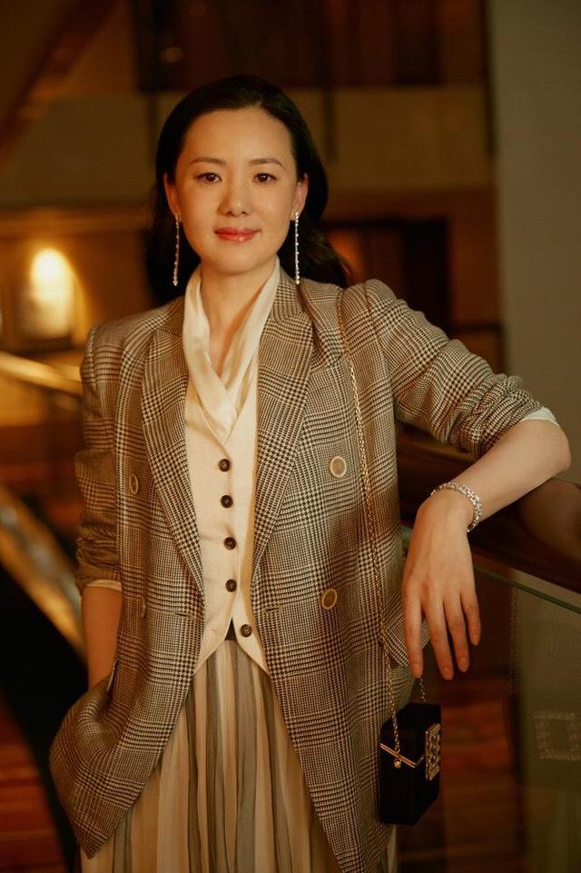 53-year-old Yongmei has her own elegant temperament, she never ...