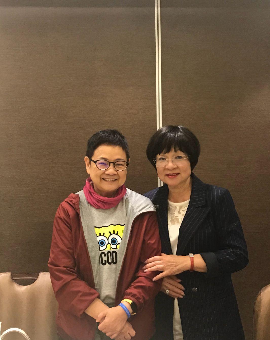 Louis Koo's mother appeared wearing pigeon eggs!Fair skin and good ...