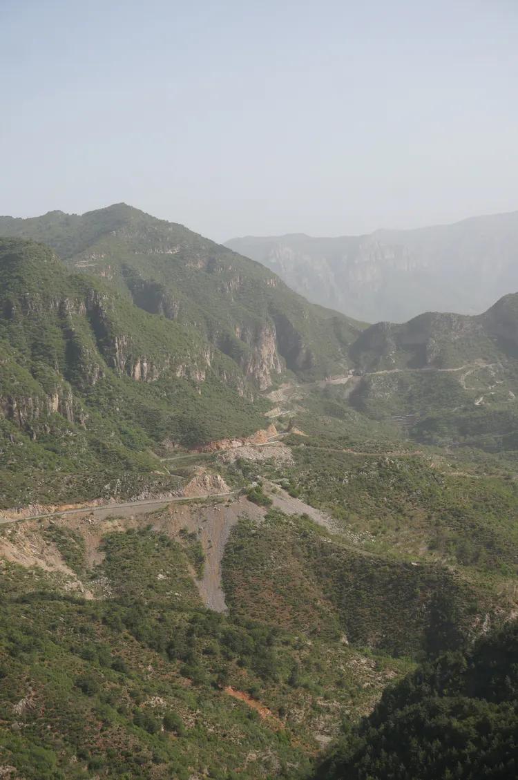 "Tiansheng Bridge" in Goose House Village on Taihang Mountain - iNEWS