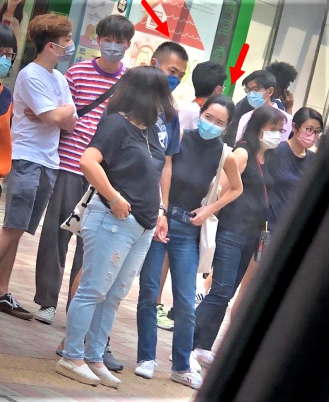 Liu Luanxiong's eldest son, Liu Mingwei, and his girlfriend go shopping ...