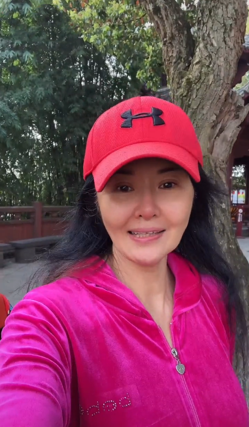 The 56-year-old actor Tian Yan is close to the photo, and Yan Yan is ...