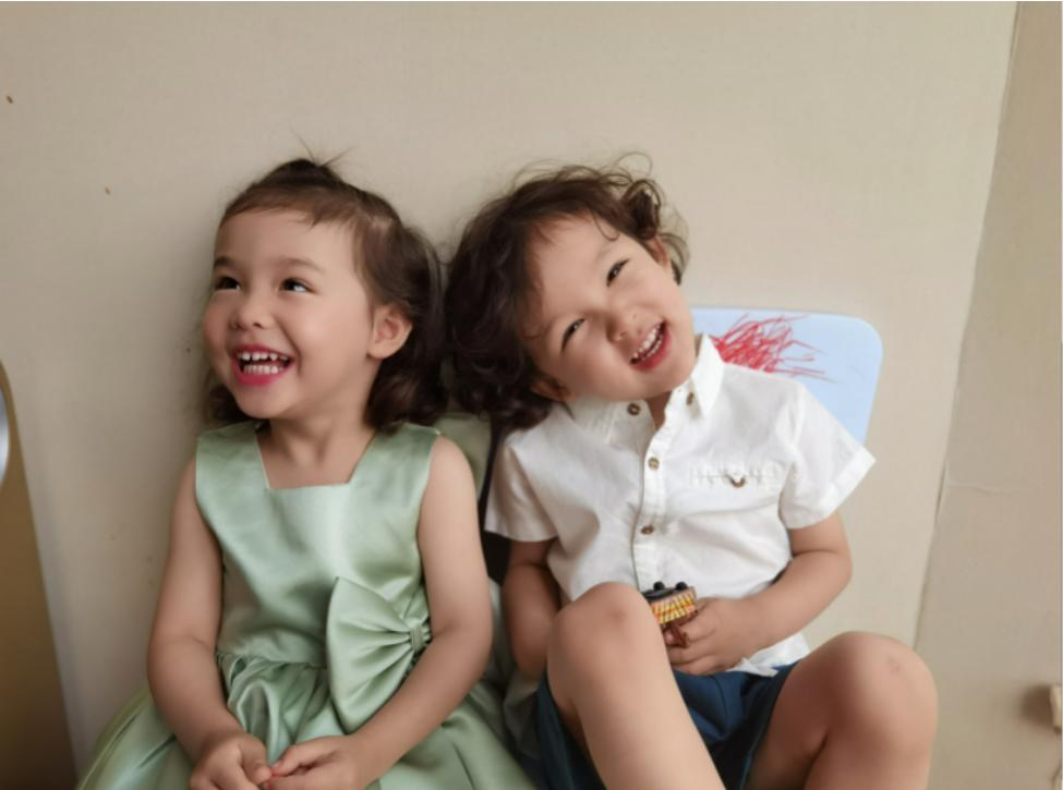 The new generation of child model Yang Ziyi Yang Zimo is so cute - iNEWS
