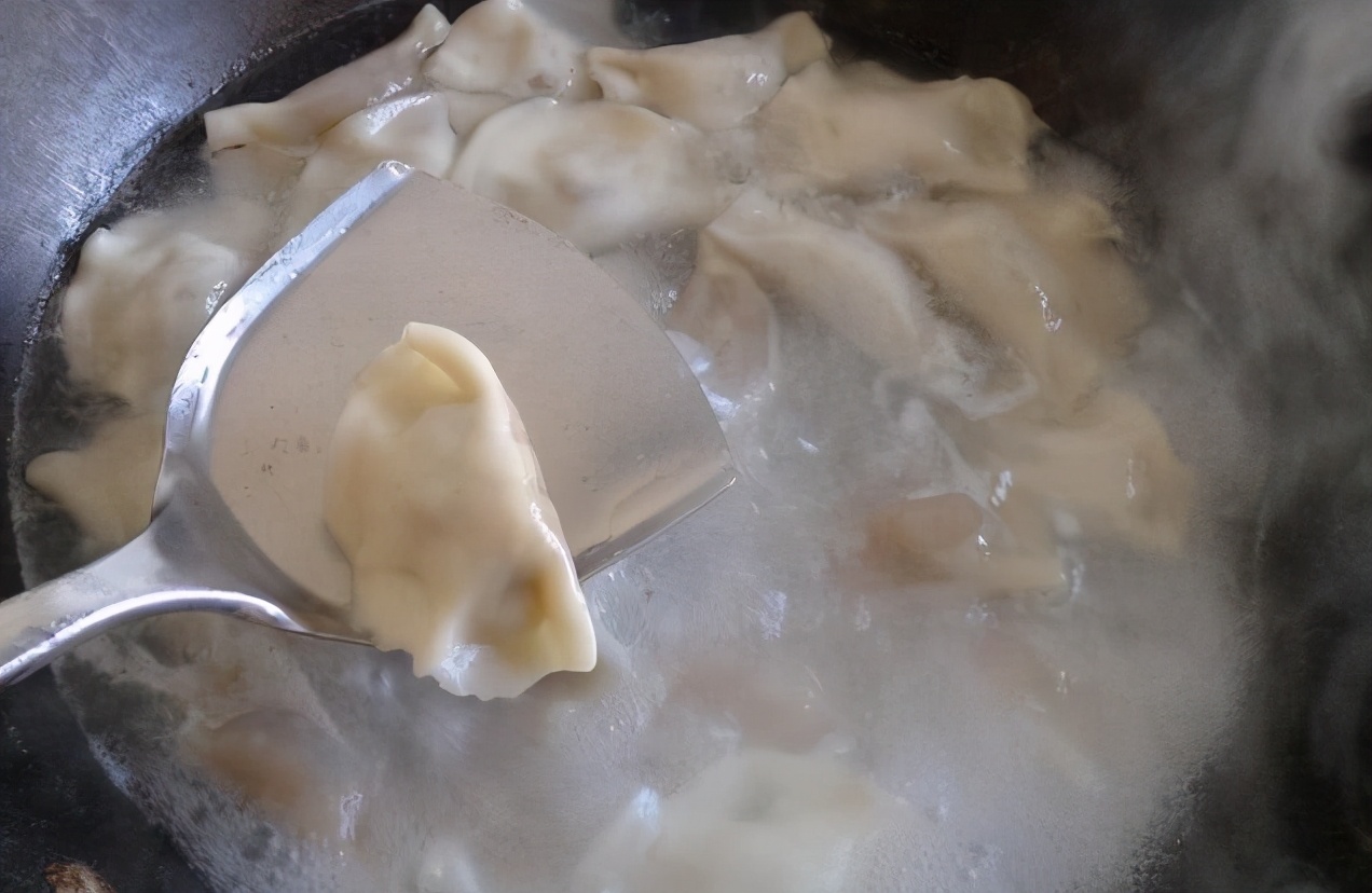 How to cook frozen dumplings without breaking the skin?Don't boil the ...