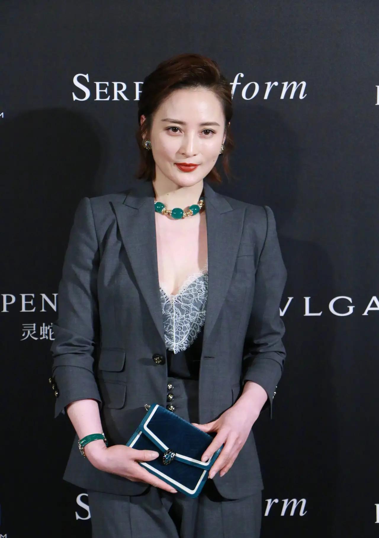 Graceful and glamorous goddess Jiang Qinqin - iMedia