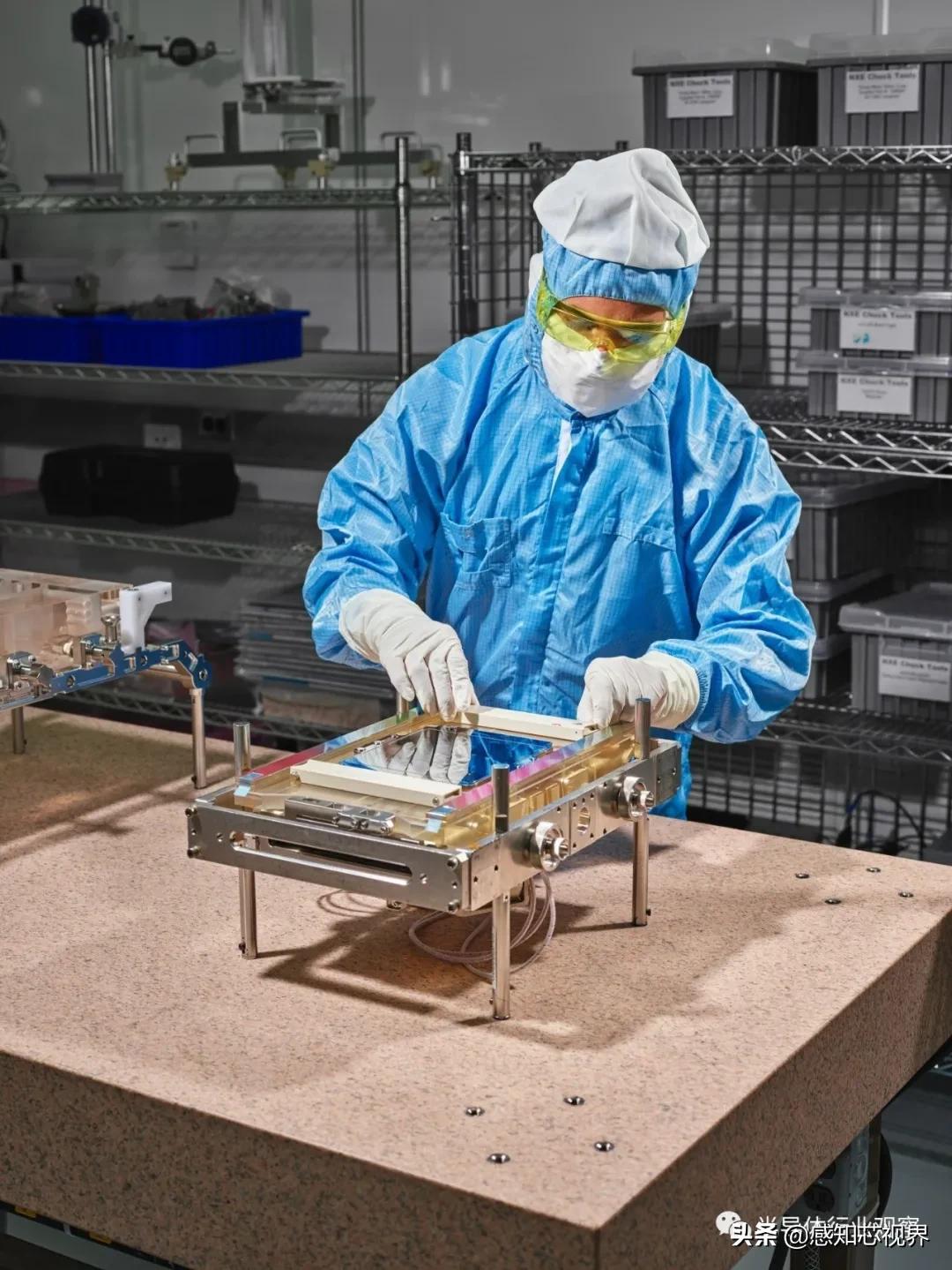 Inside the EUV lithography machine - iNEWS