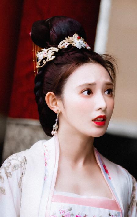 Remember the "Xiao Feng" in "East Palace"?She changed her face again ...