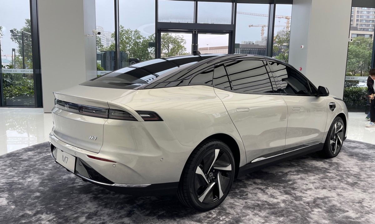 What is the score for this reduction?Weimar's first smart pure electric ...