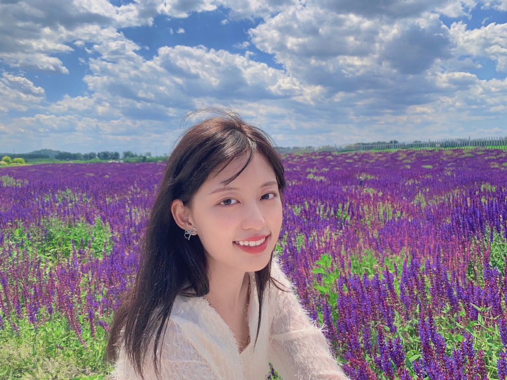 Sun Yanqing Flower Room Elegant Photo Picture - iNEWS