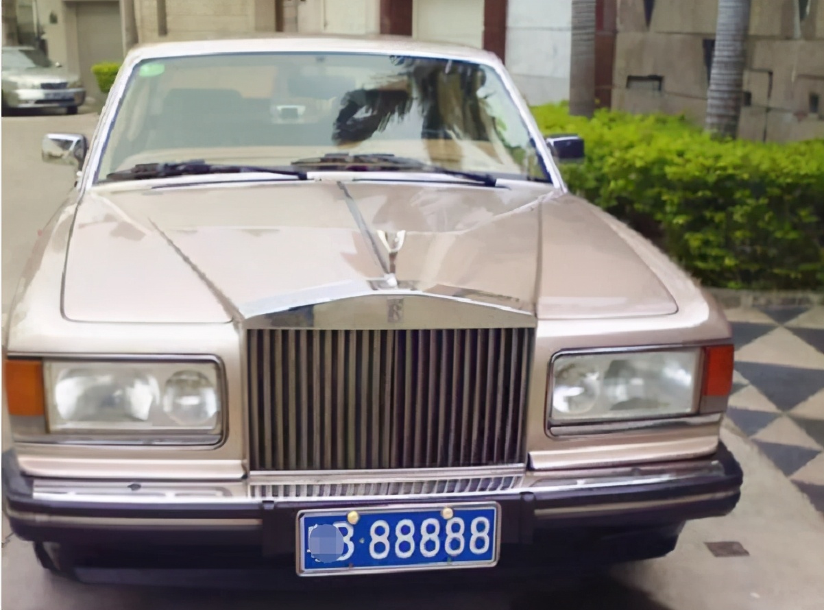 The man shakes the 888 license plate number, but shook his head to re ...