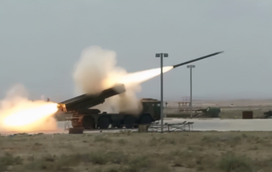 Army Iron Fist, a new domestic box-type long-range rocket launcher with ...