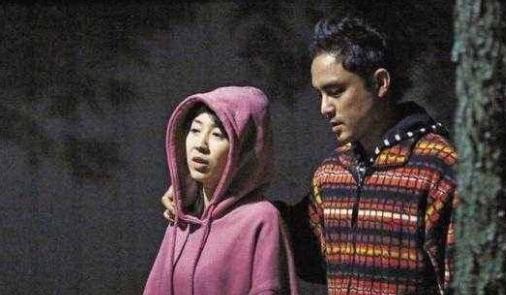 Ming Dao is so happy to hold her baby. His wife is from a girl group ...