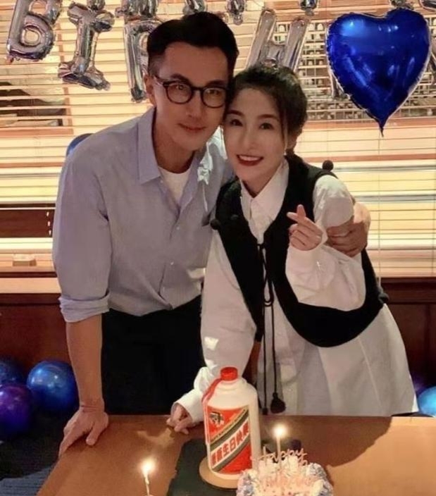 Hawick Lau's new romance is exposed?Take a close photo with Lin Feng's ...