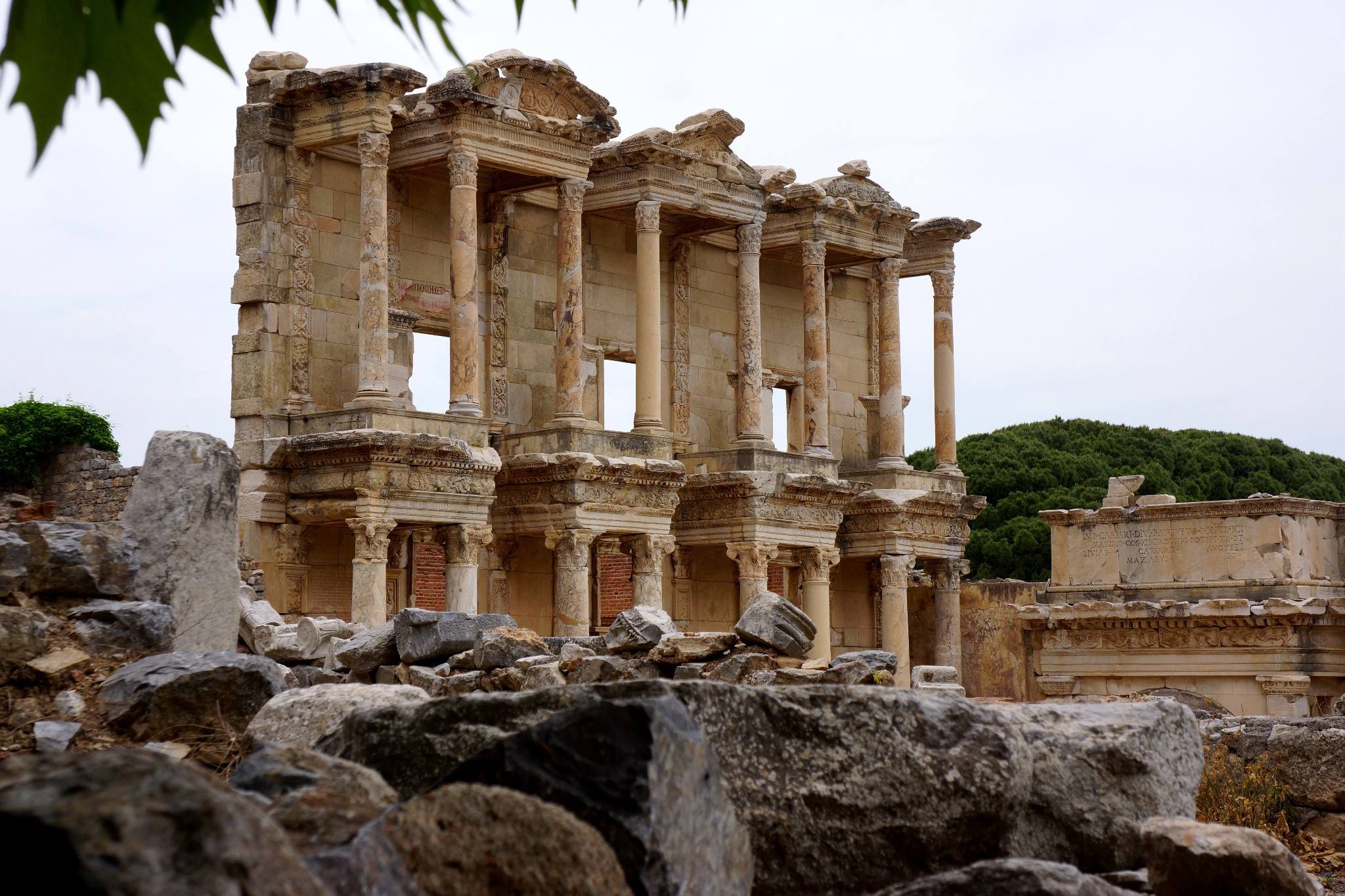 Entrusting the beauty of the human body to architecture: the ancient ...