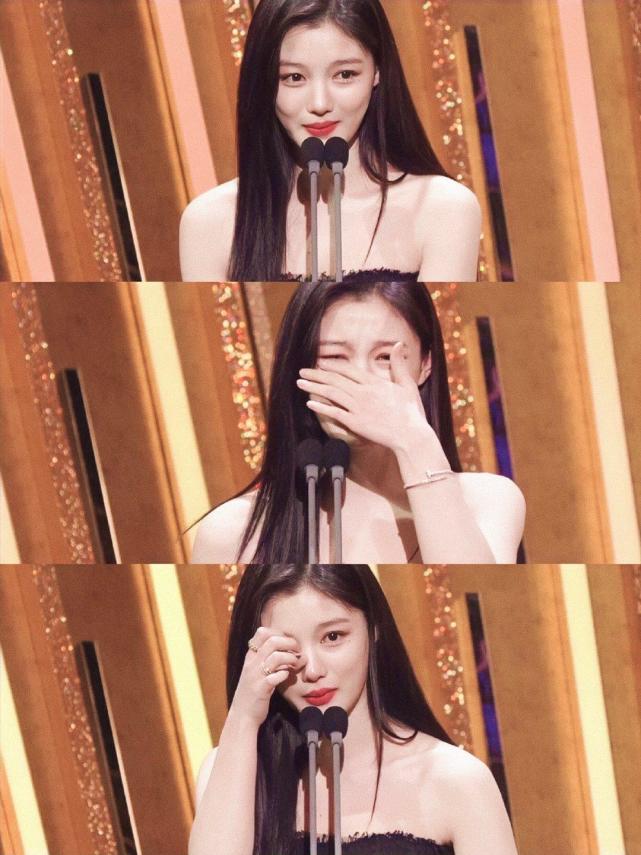 Kim Yu-jeong shines at the SBS Awards. She wore a white skirt and was ...