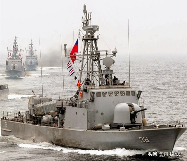 The "Tiger" type at sea, the 148-class "Tiger" guided missile speedboat ...