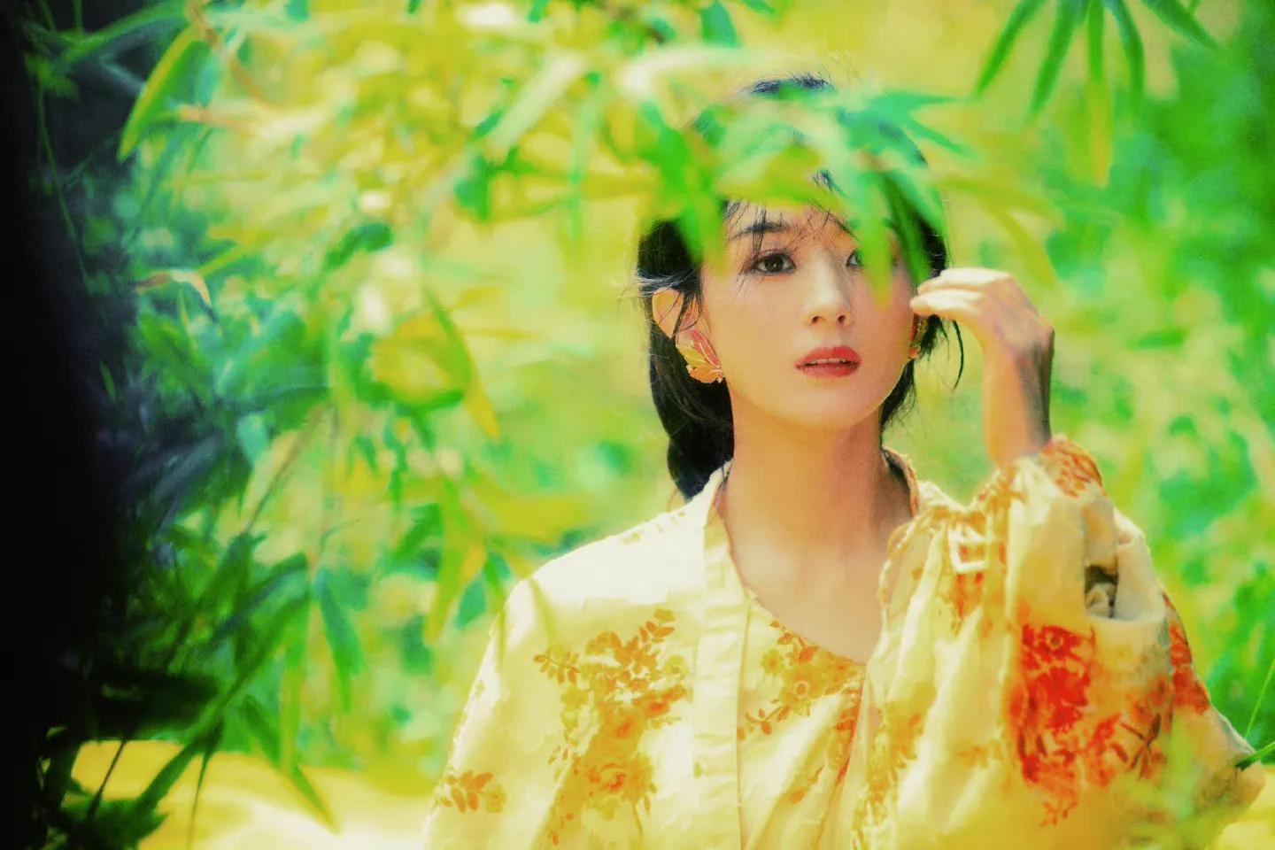 Actress autumn portrait, Zhao Liying is elegant and cozy, Ju Jingyi is ...