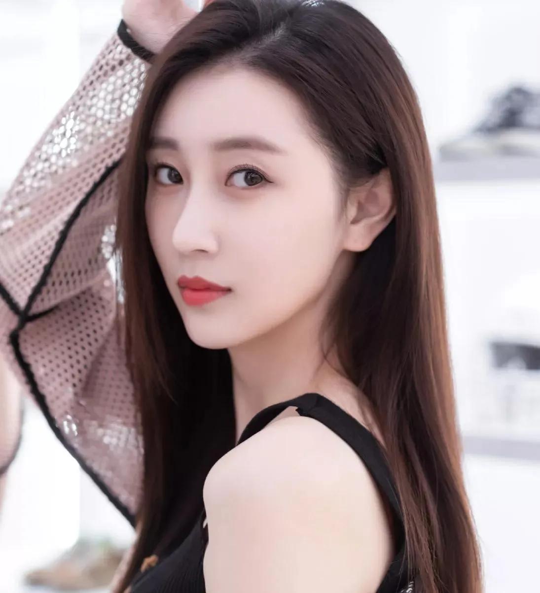 Who in "Jin Ping Mei" knows how to get along with husband and wife best ...