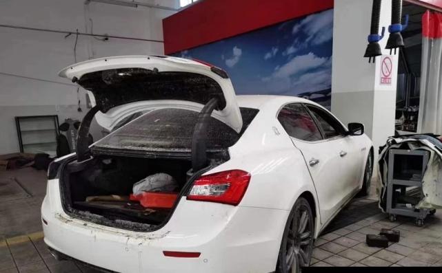 The guy spent 200,000 to buy a Maserati Geberit. It was soaked in rain ...