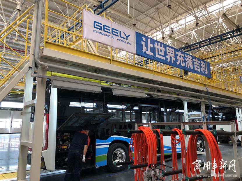 Named "Interstellar", how big is the picture of Geely Bus? - iNEWS