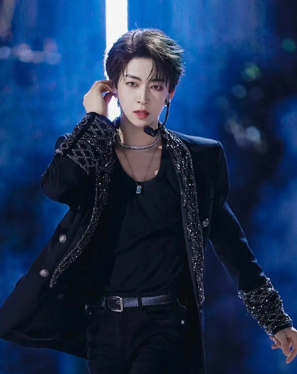 INTO1 Liu Yu's live makeup was complained about, the foundation is too ...