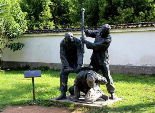 Four Japanese statues have been kneeling for decades, Japan has to ...