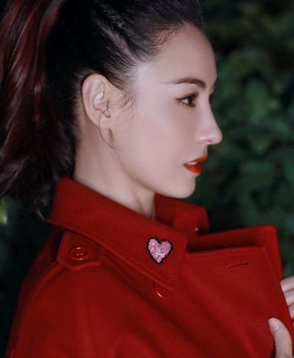 Cecilia Cheung's new year's red dress blockbuster film, with a high ...